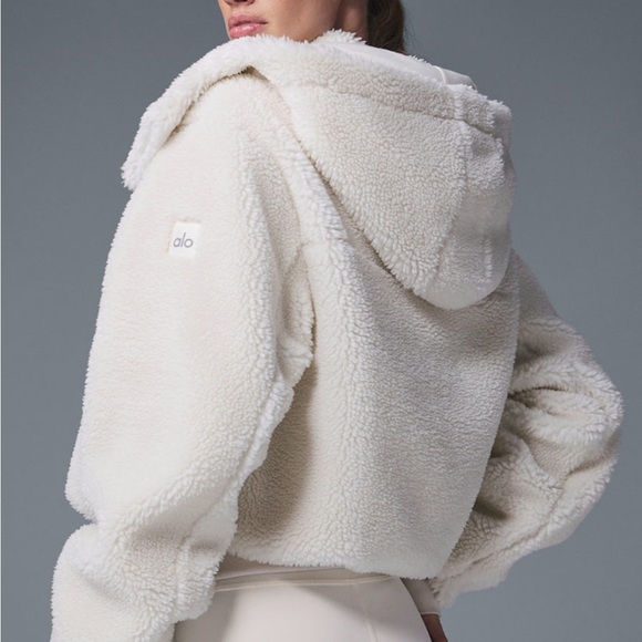 ALO Yoga | Jackets & Coats | Alo Yoga Womens Cream Fox Sherpa Jacket ...